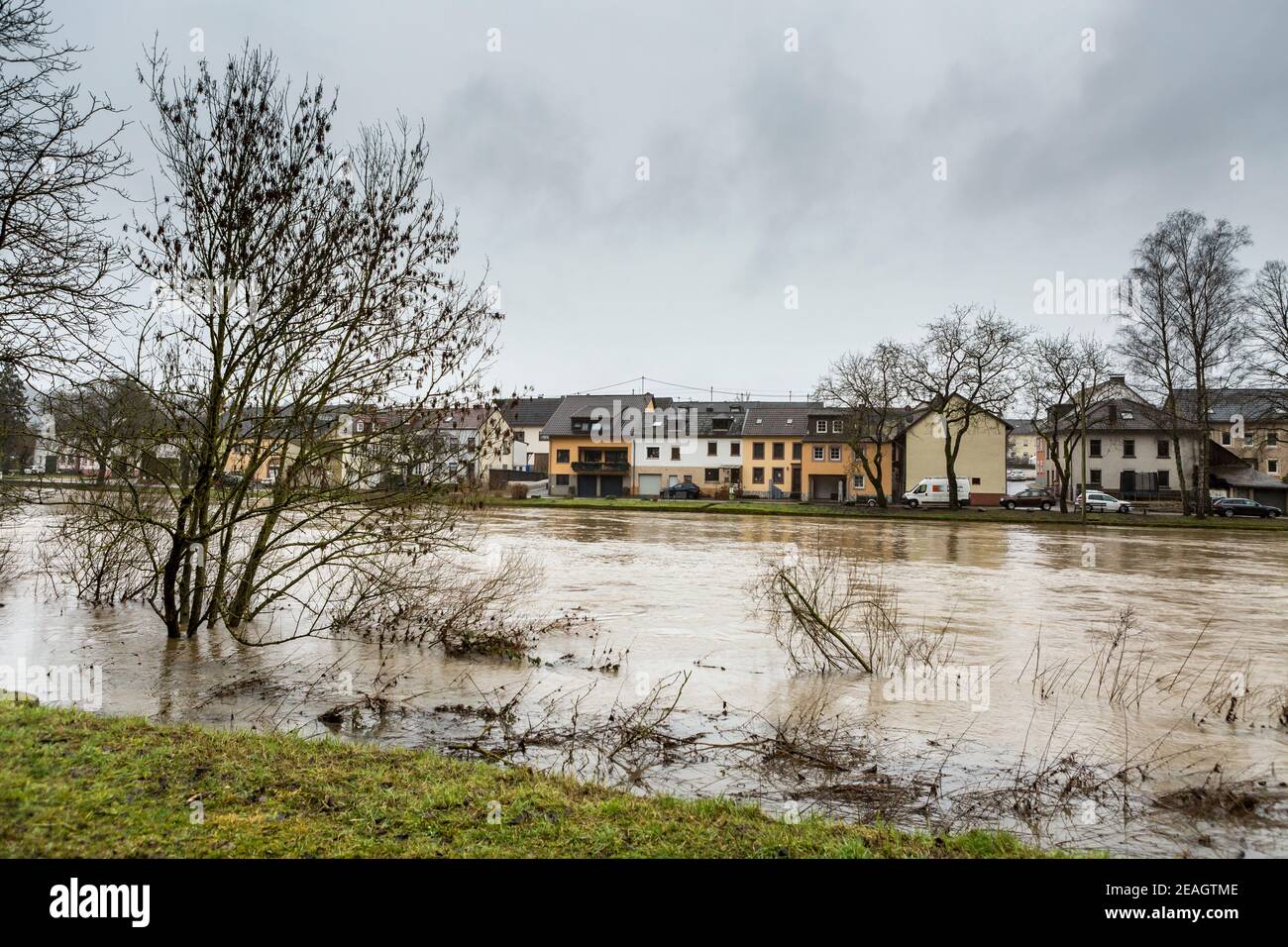 High water levels of the Sauer / Sûre river along the German ...