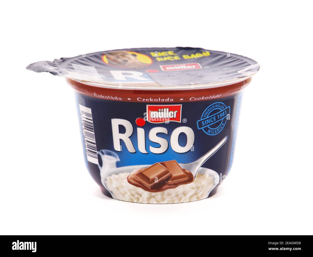 Snack pack chocolate pudding hi-res stock photography and images - Alamy