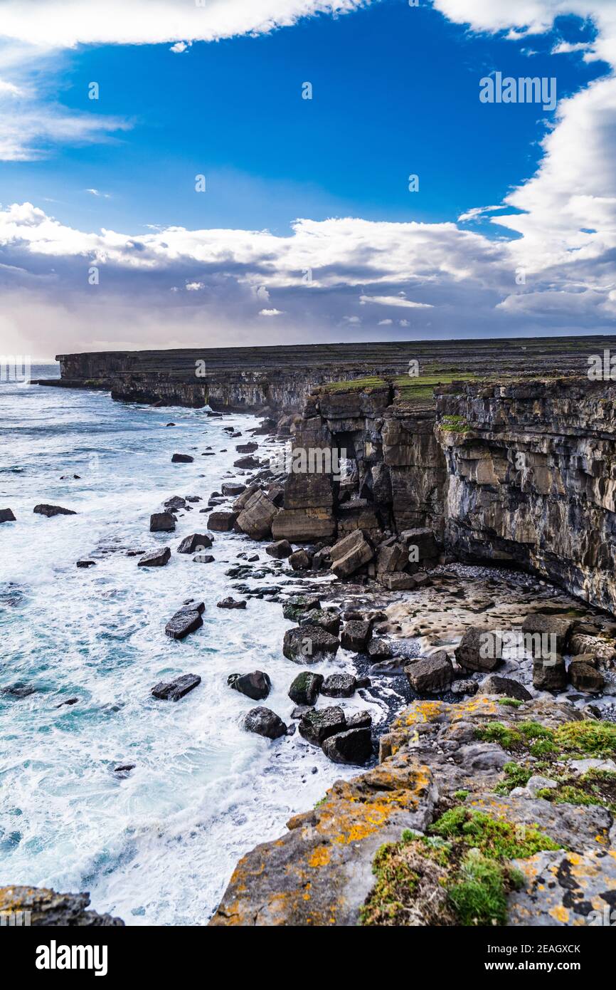 Ocean sea surf waves cliffs coast hi-res stock photography and images ...