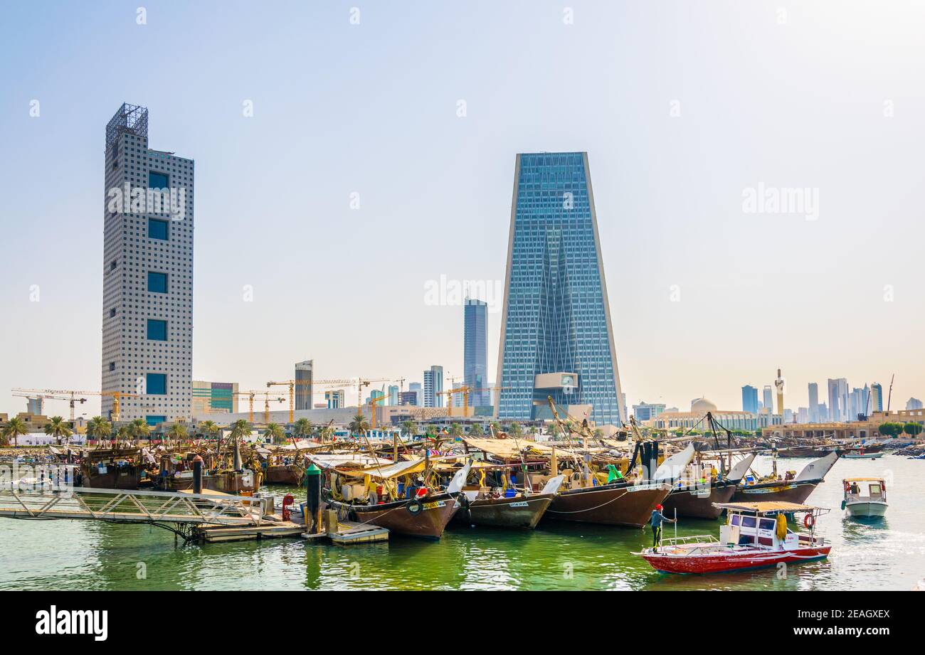 Fishing boat dhow kuwait hi-res stock photography and images - Alamy