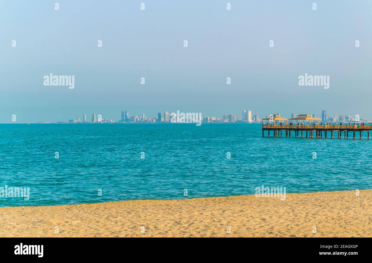 Kuwait beach swimming hi-res stock photography and images - Alamy