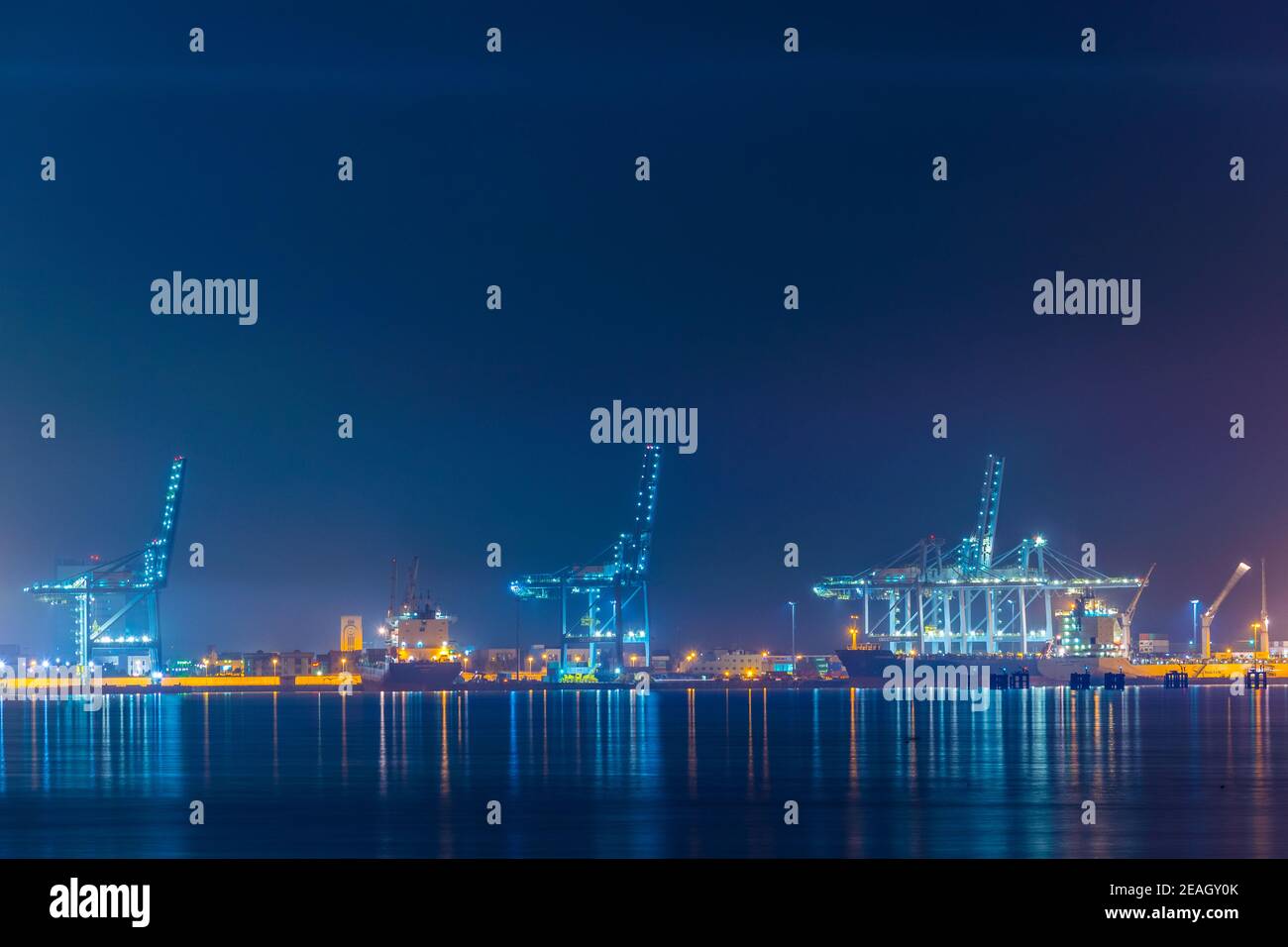 Kuwait duty free hi-res stock photography and images - Alamy