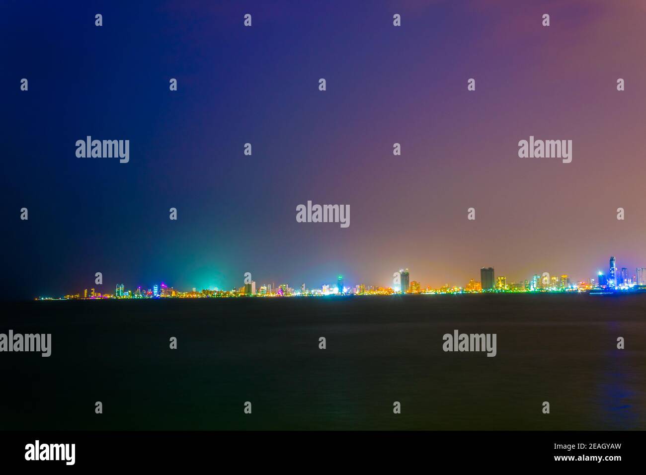 Kuwait city during night hi-res stock photography and images - Alamy