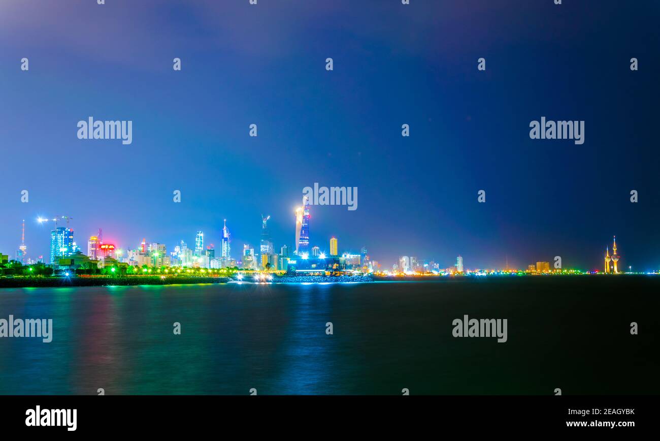 Kuwait city during night hi-res stock photography and images - Alamy