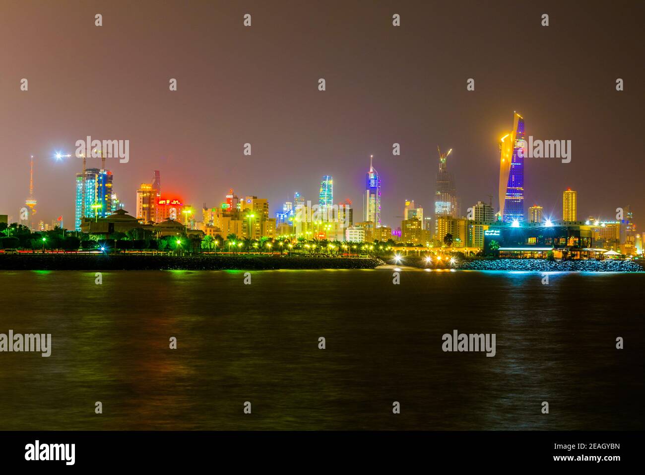 Kuwait city during night hi-res stock photography and images - Alamy