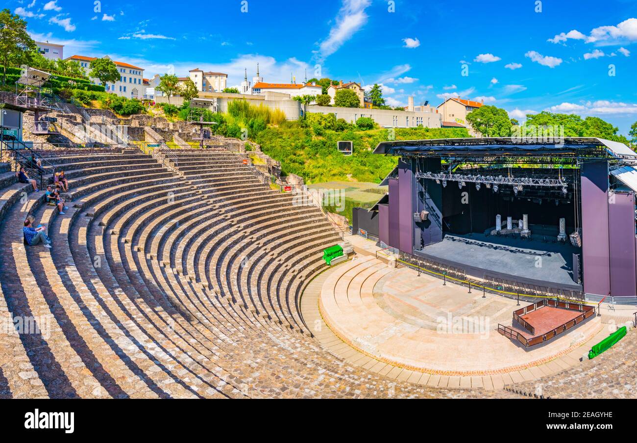 Quatre Barres Theatre Coliseum In Rome Rome Opens New Archaeological
