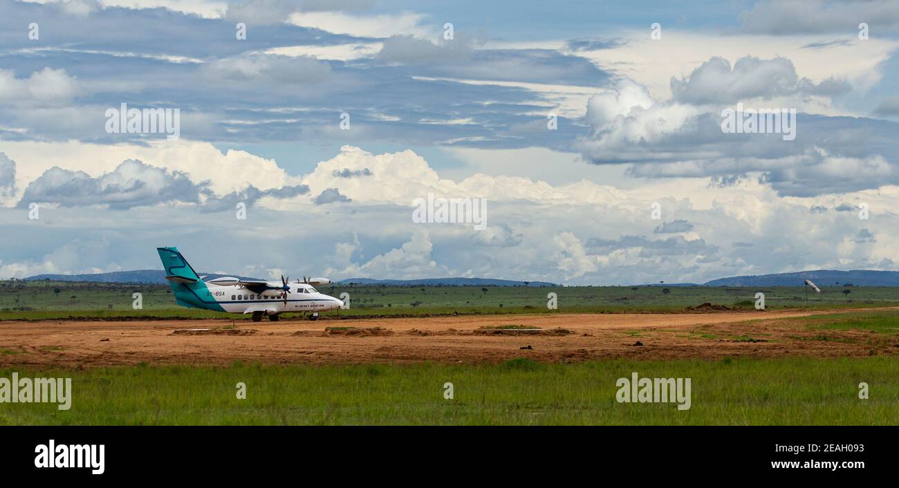 Safari plane landing in the Masai Mara Stock Photo - Alamy