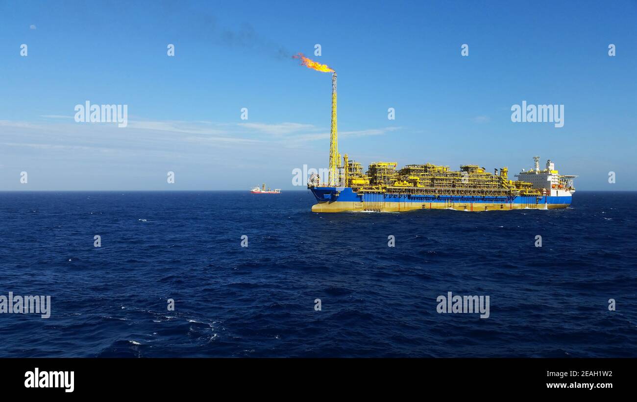 Offshore FPSO ship in production Stock Photo - Alamy
