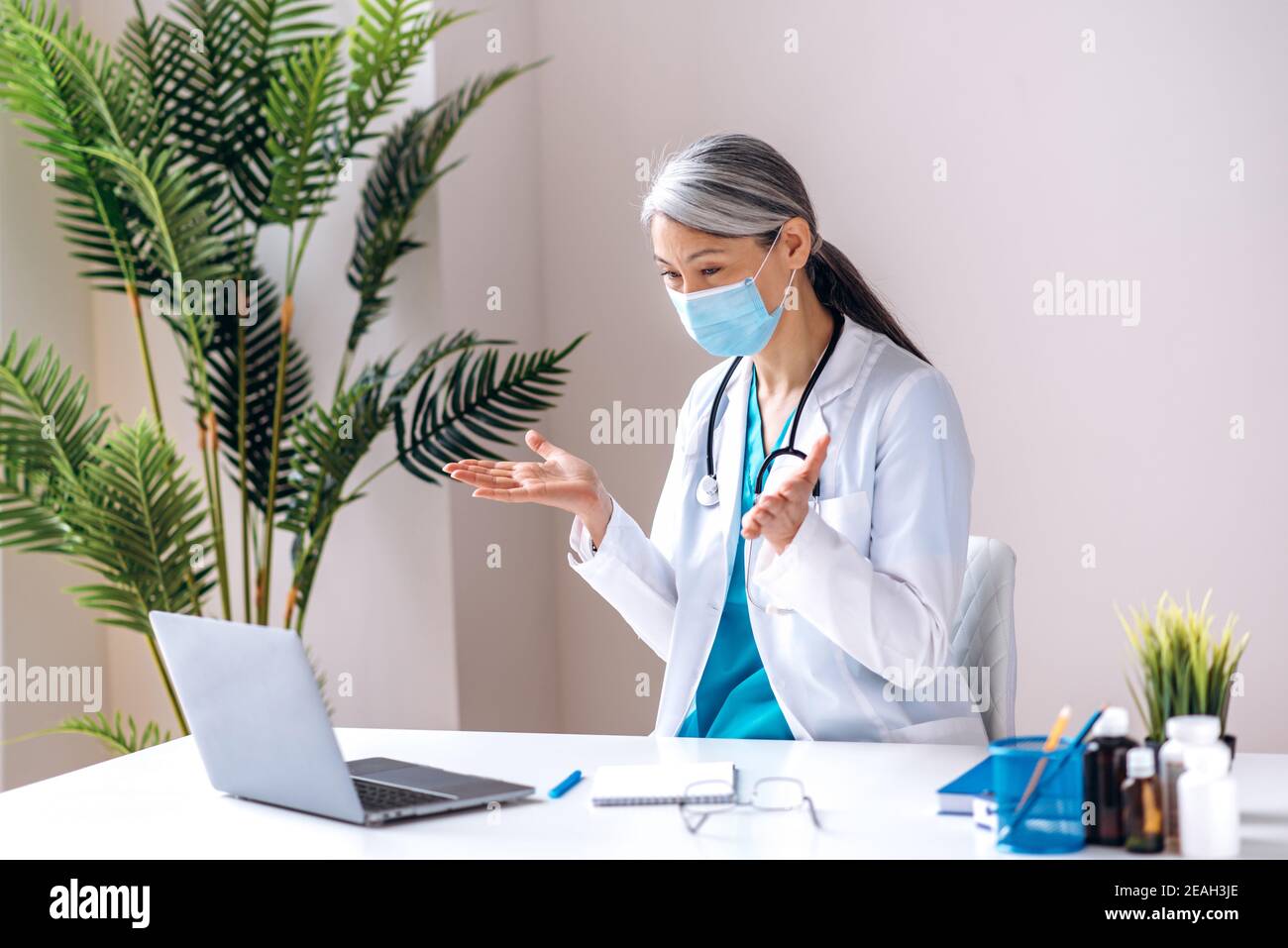 Female physician in mask headset hi-res stock photography and images - Alamy