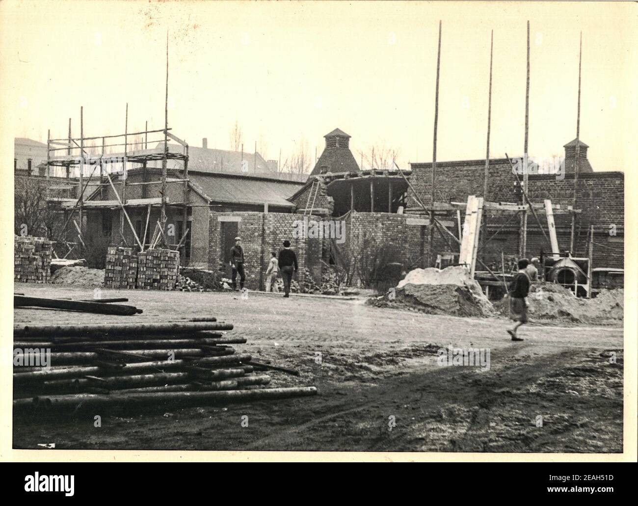 Factory exterior 1950s hi-res stock photography and images - Alamy