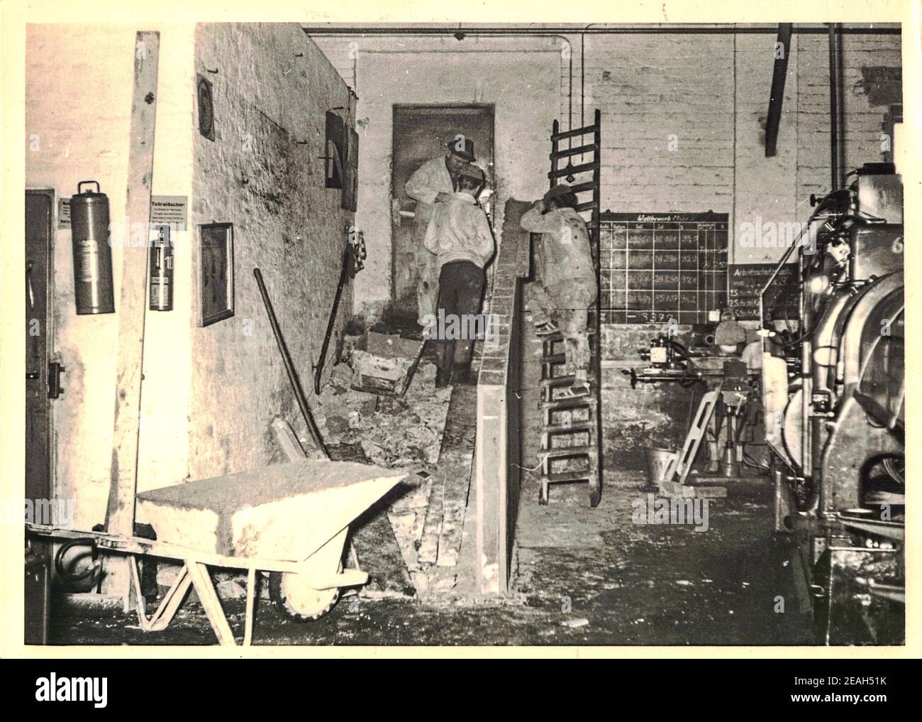 1960s construction worker hi-res stock photography and images - Alamy