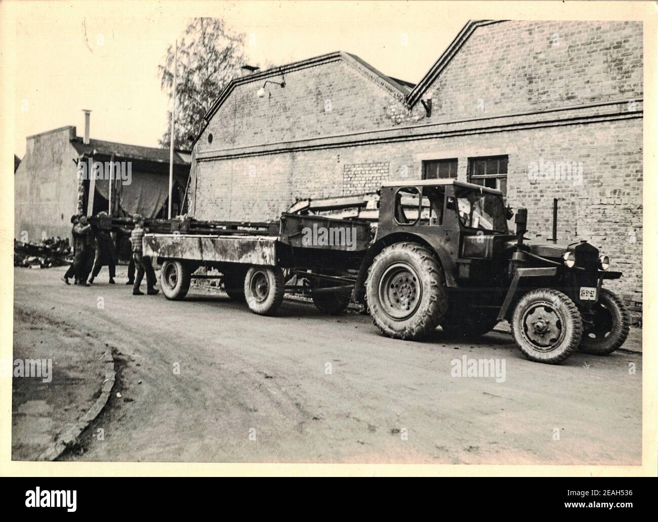 Loading lorry 1960s hi-res stock photography and images - Alamy