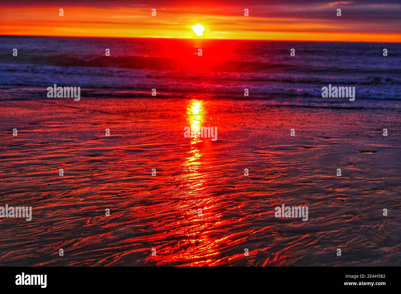 Warm beach hi-res stock photography and images - Alamy