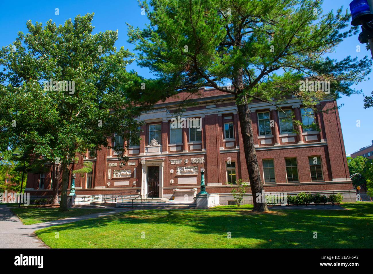 Robinson Hall in Old Harvard Yard in Harvard University in city of ...