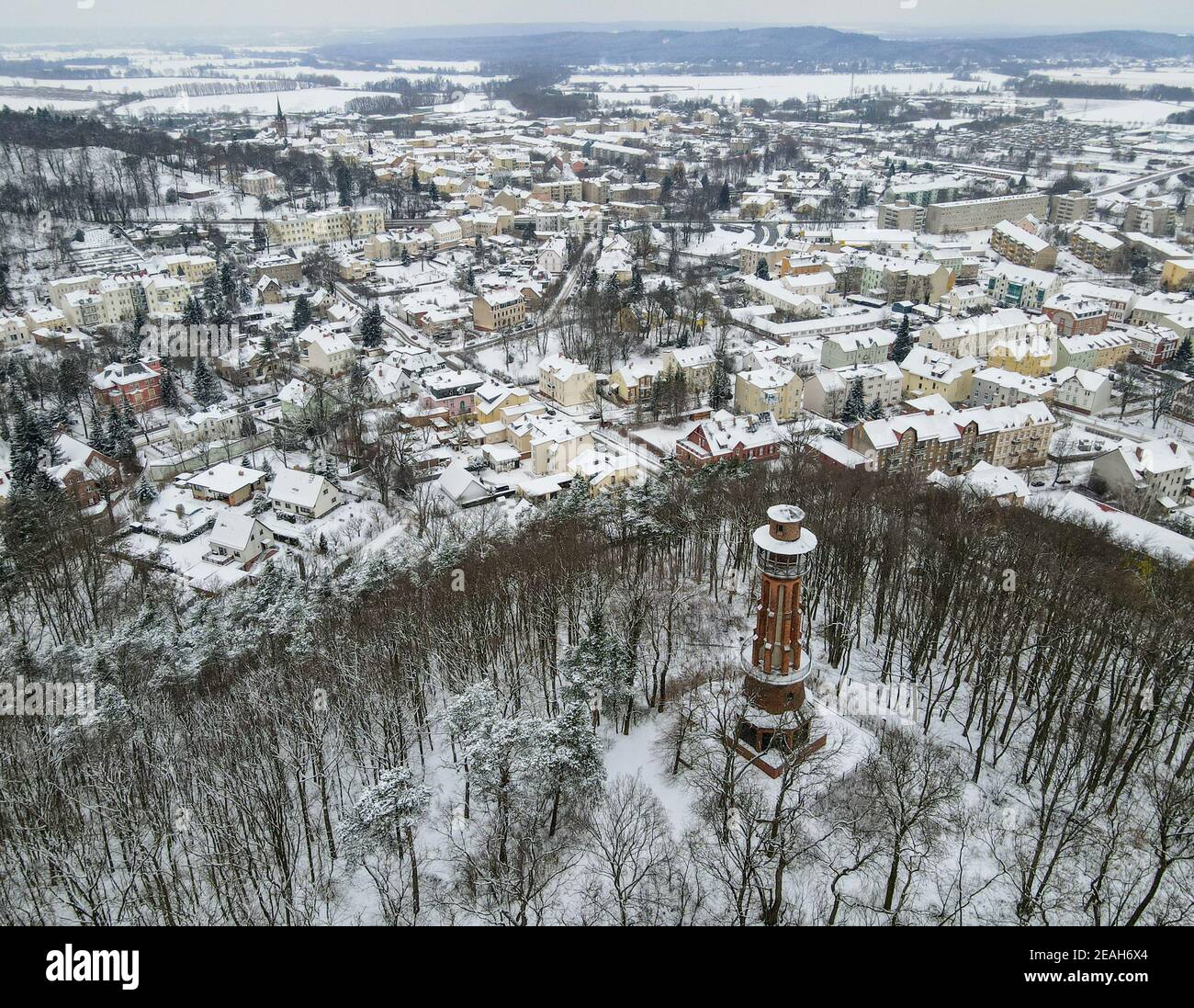 Bad Freienwalde, Germany. 09th Feb, 2021. On the wintry Galgenberg ...