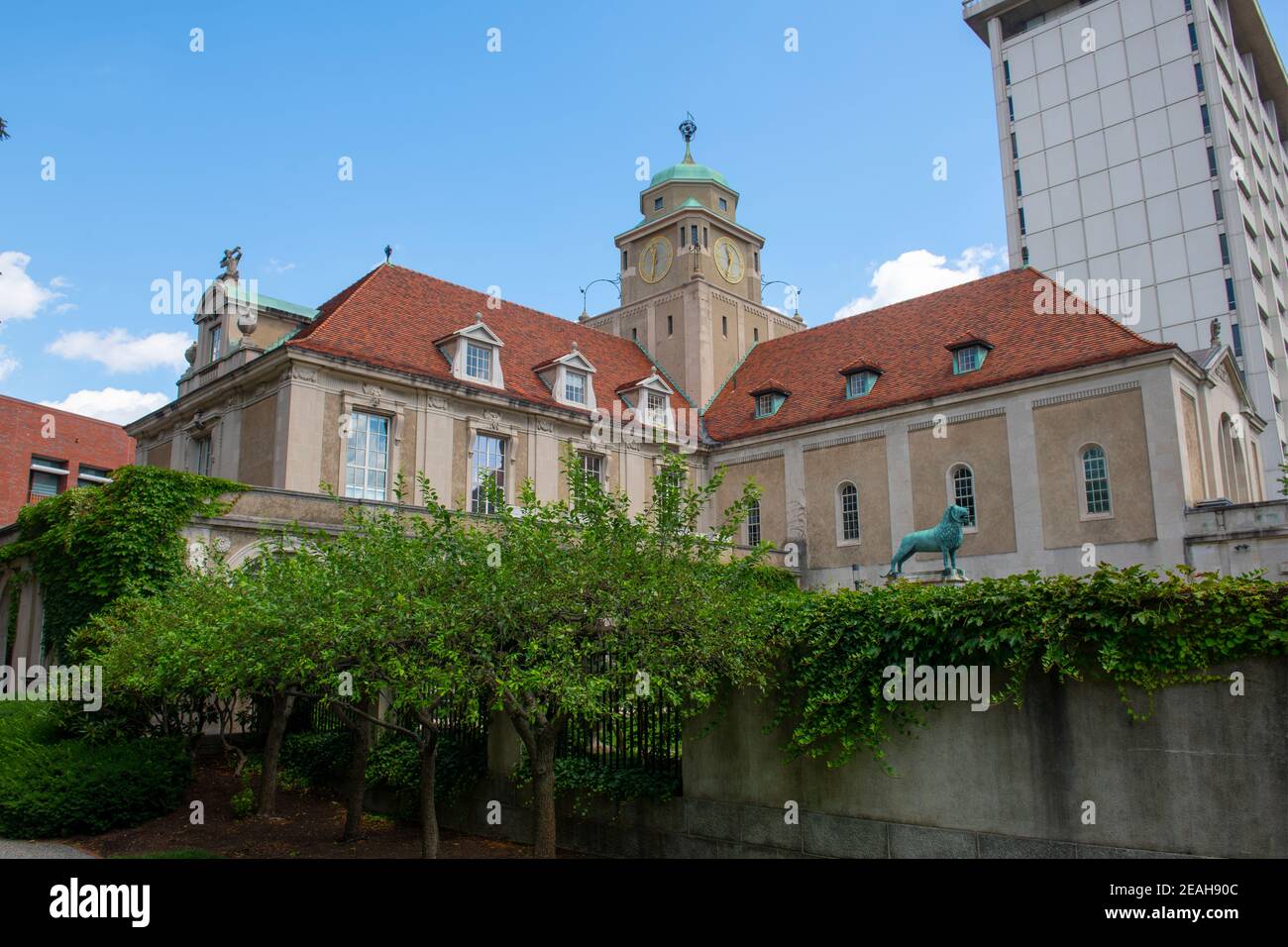 Adolphus Busch Hall at Harvard University, city of Cambridge ...