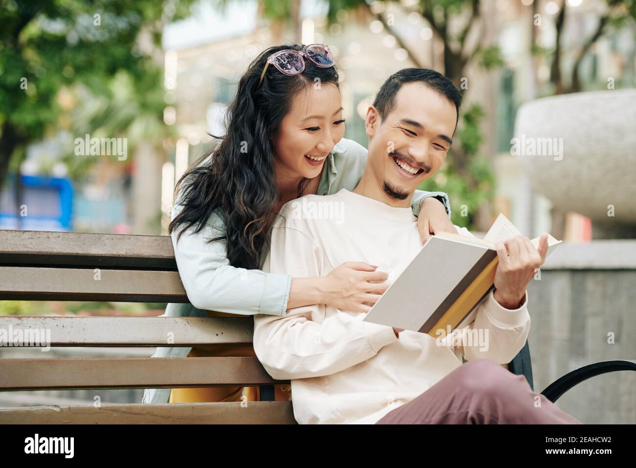 Couple reading together Stock Photo - Alamy
