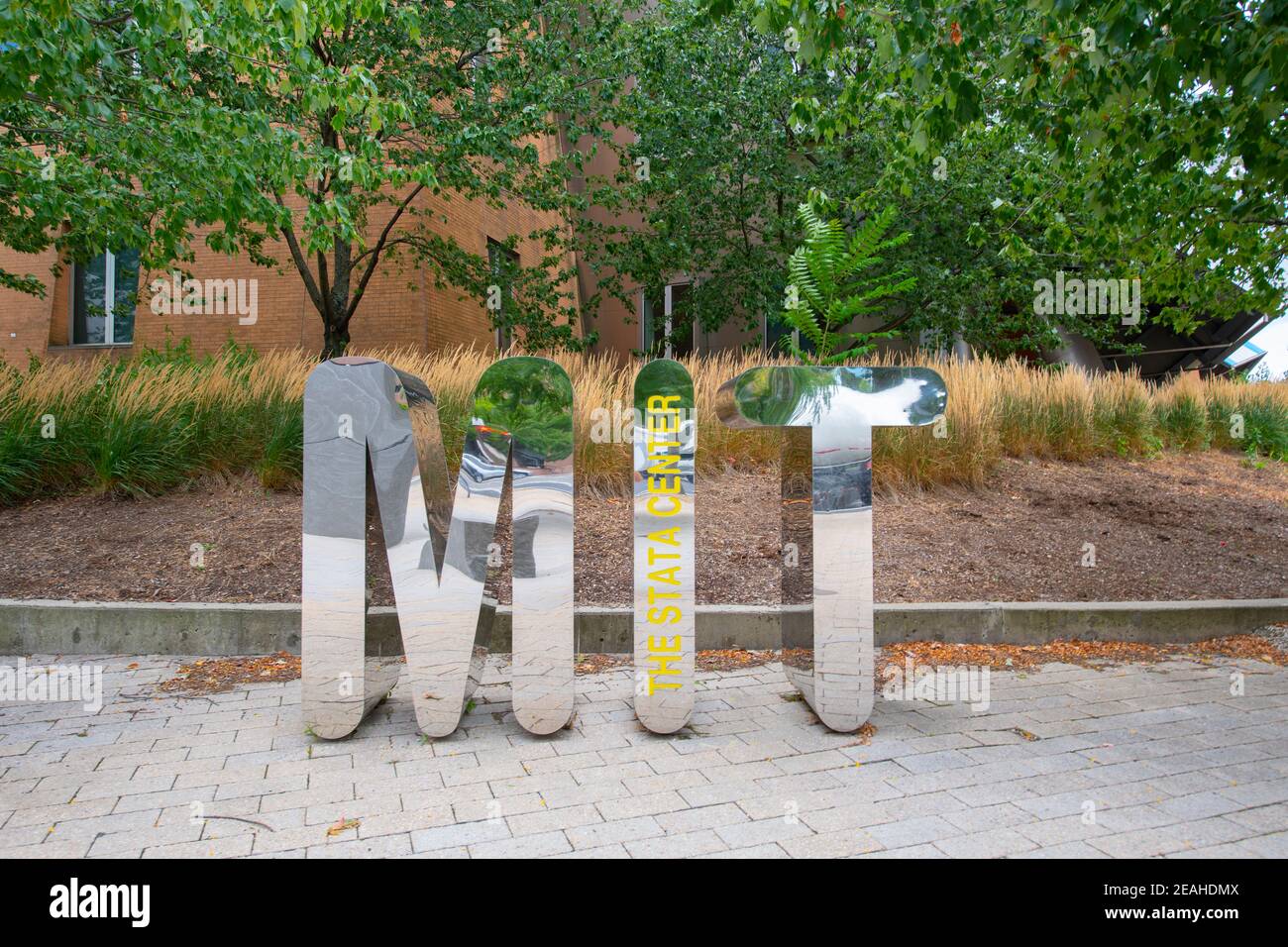 Mit university tour hi-res stock photography and images - Alamy