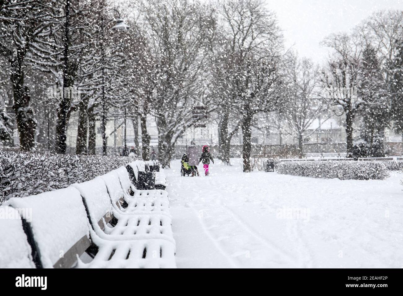 Slippery sidewalks hi-res stock photography and images - Alamy