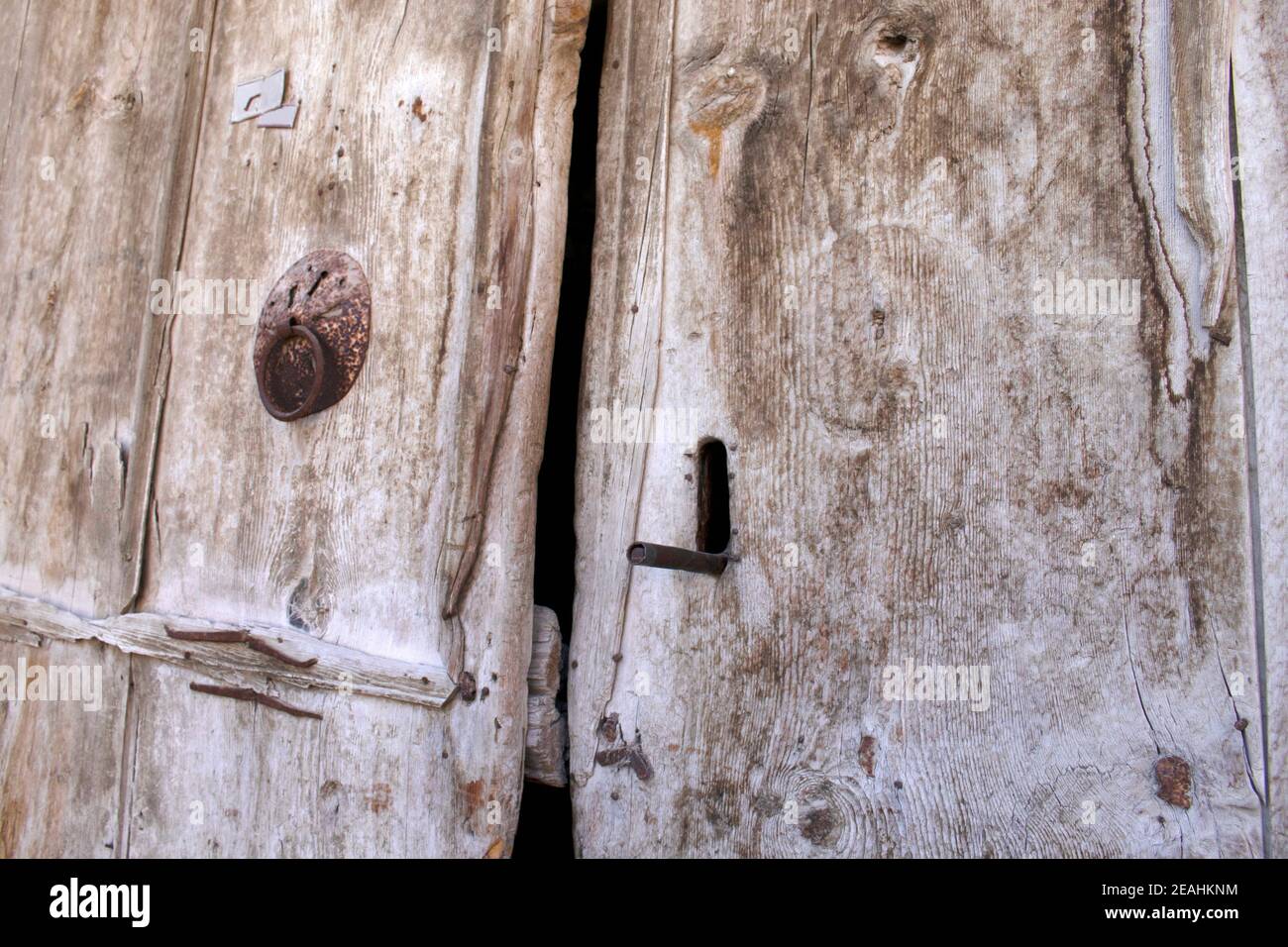 Closing the barn door hi-res stock photography and images - Alamy