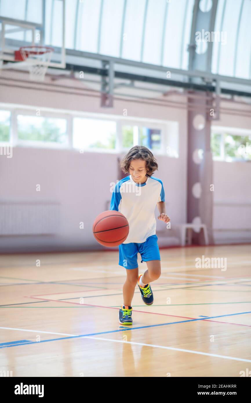 Teenager boy gym hi-res stock photography and images - Alamy