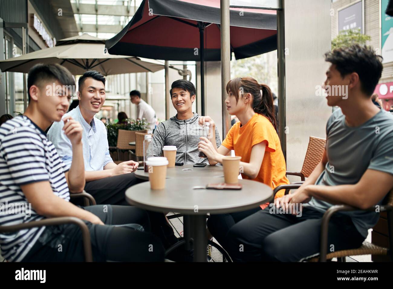 Group young people sitting table hi-res stock photography and images ...