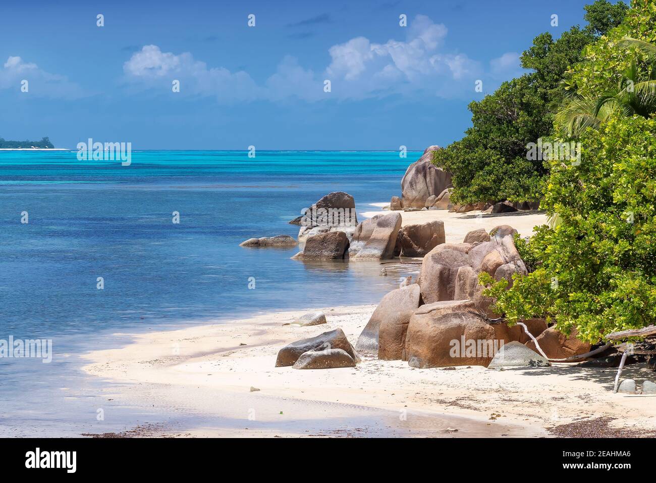 Seychelles tropical rock hi-res stock photography and images - Alamy