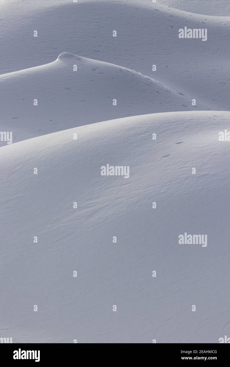 Snow patterns made by mother nature Stock Photo - Alamy