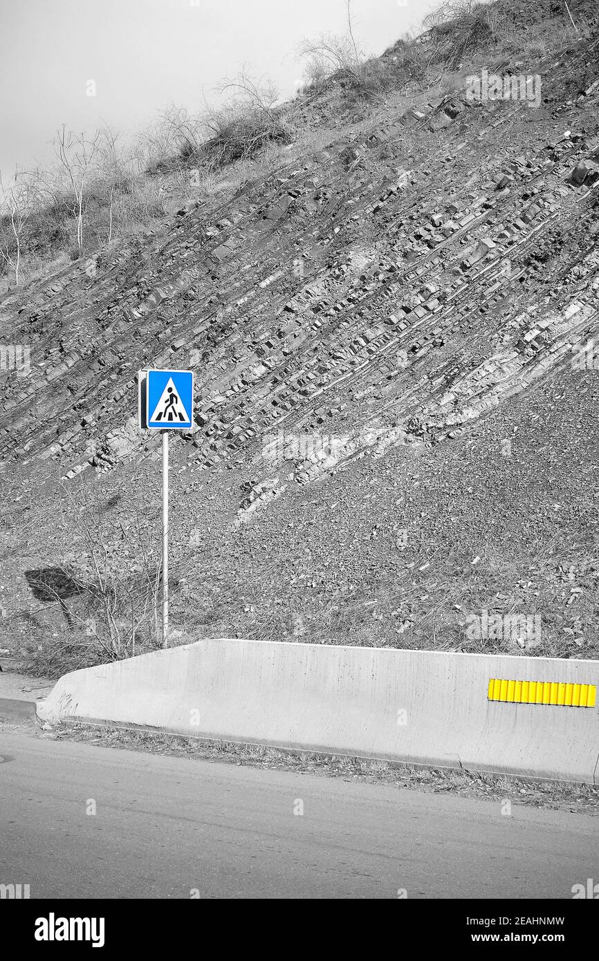 Sign signal rock cliff hi-res stock photography and images - Alamy
