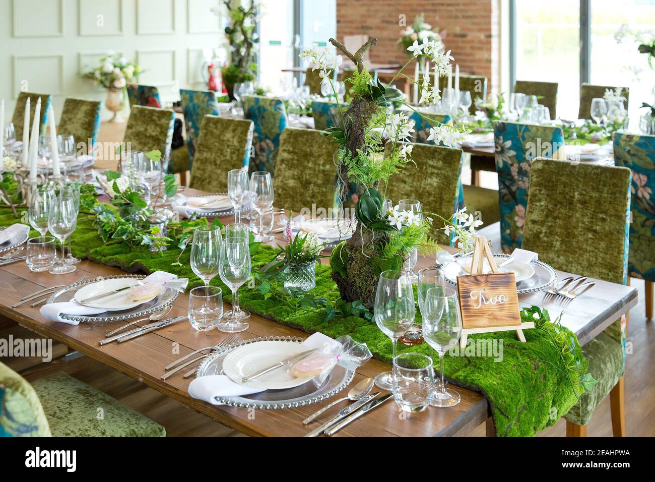 Floral table centre hi-res stock photography and images - Alamy