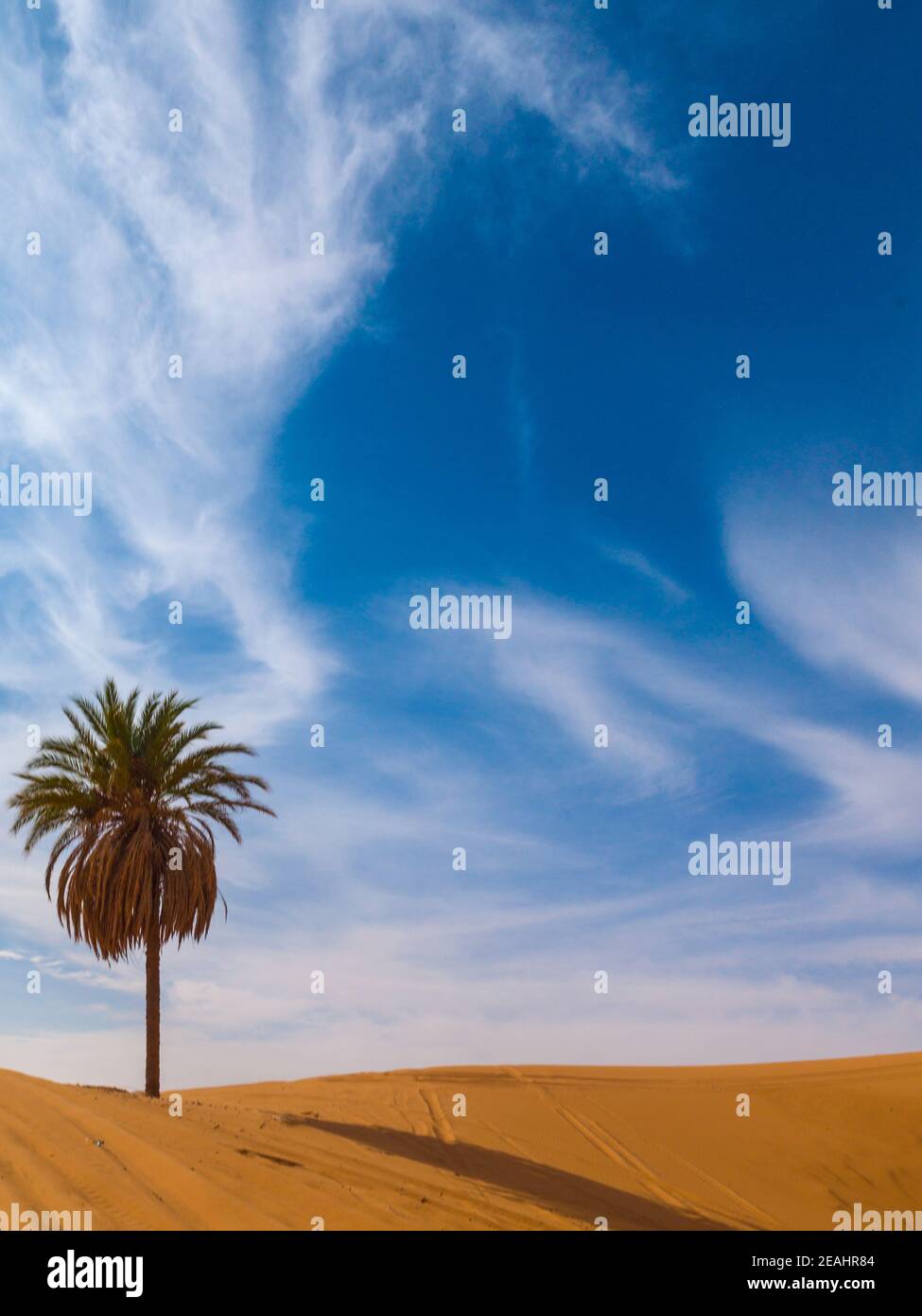 Dunes in ubari desert, Fezzan, Umm al-Maa, Libya Stock Photo - Alamy