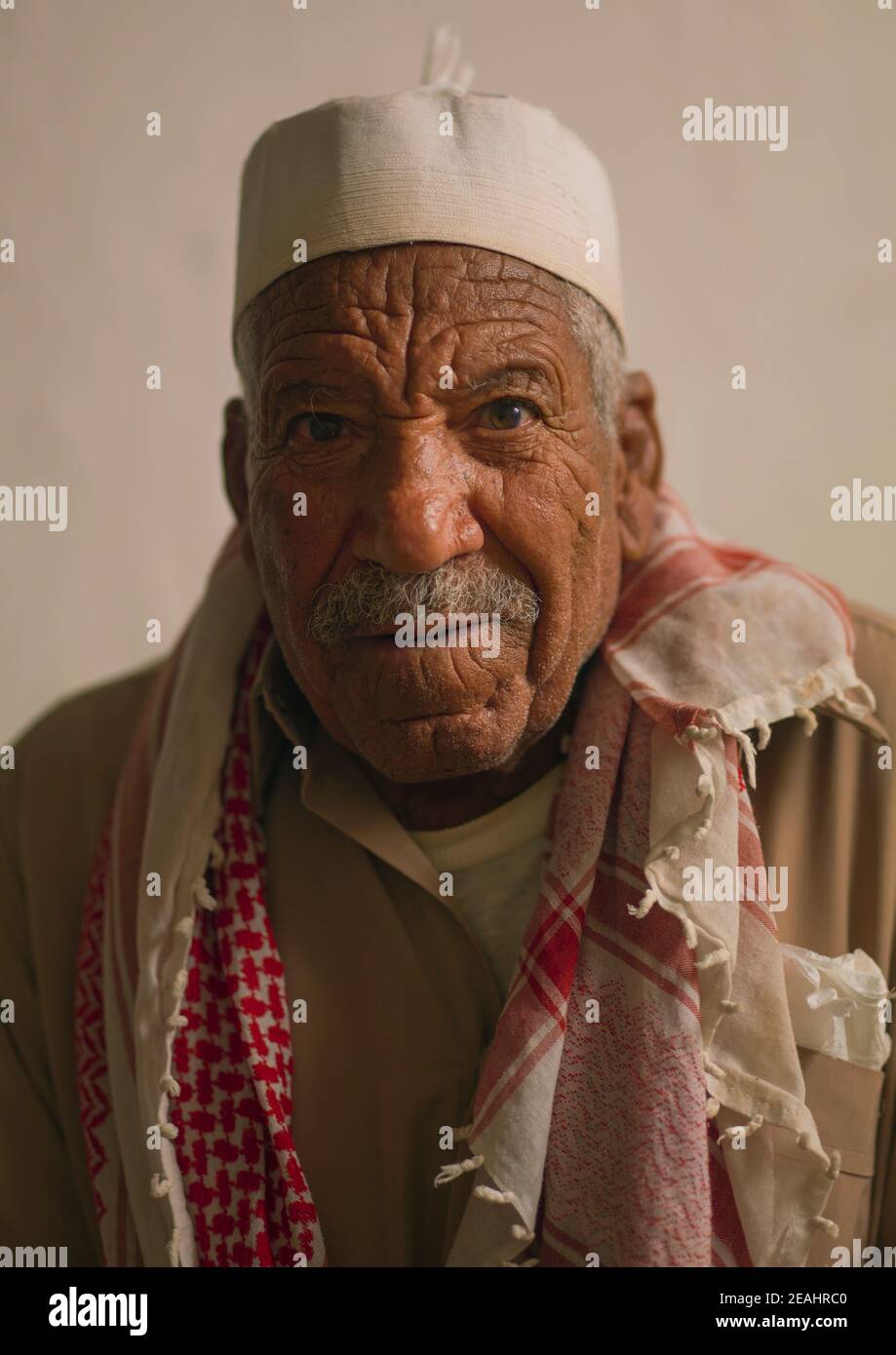 Old man portrait libya hi-res stock photography and images - Alamy