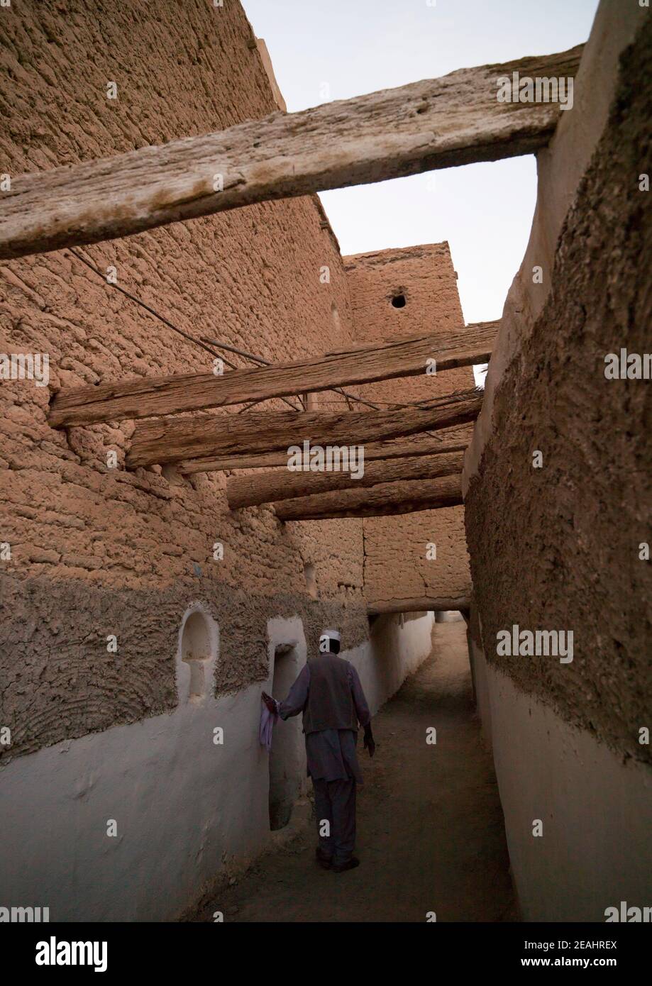Old narrow street tripolitania hi-res stock photography and images - Alamy
