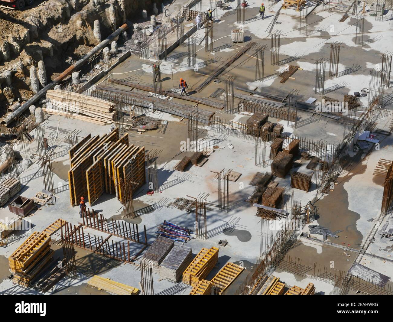 Construction build builder builders hi-res stock photography and images ...