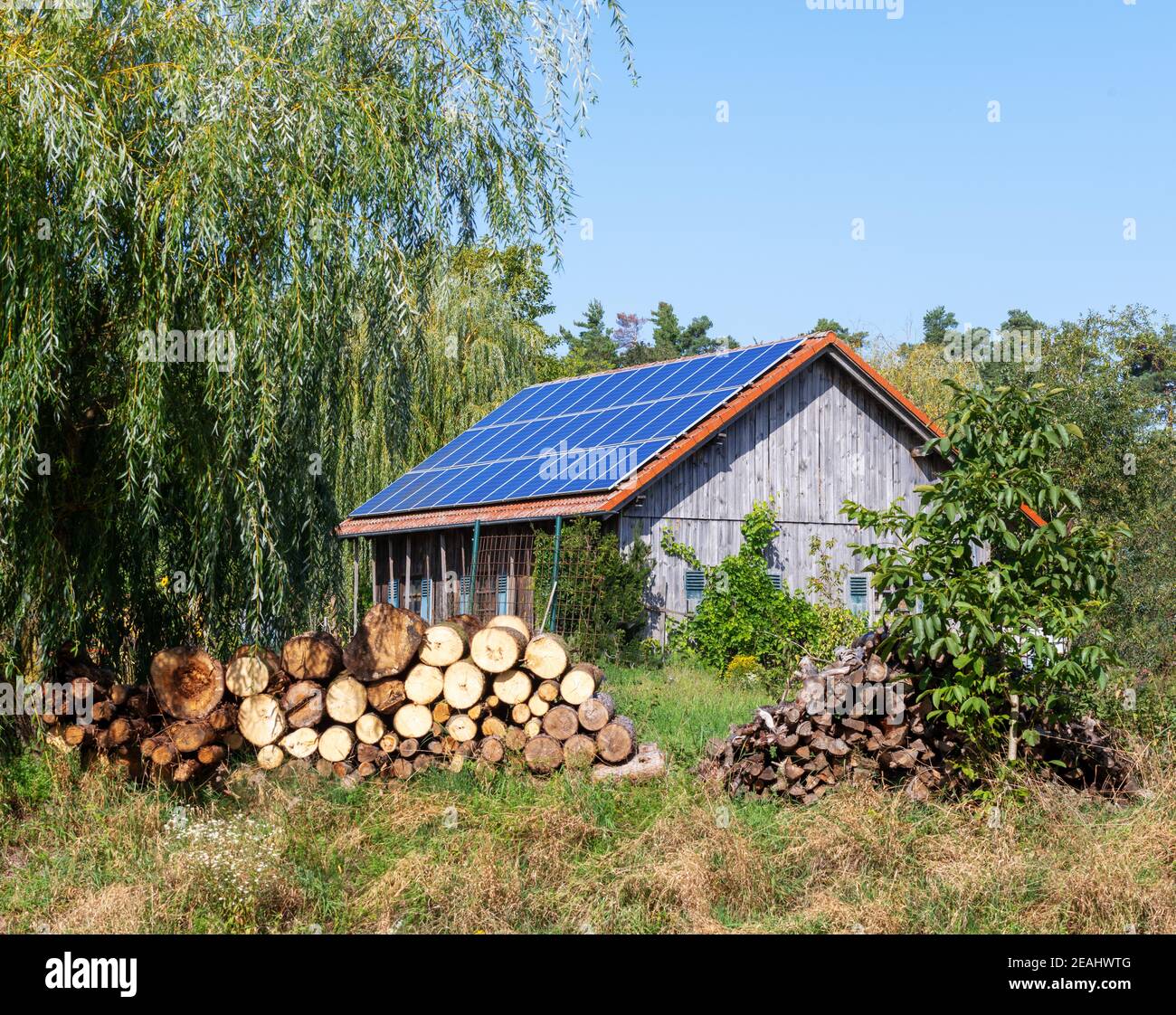 Building solar farm hi-res stock photography and images - Alamy
