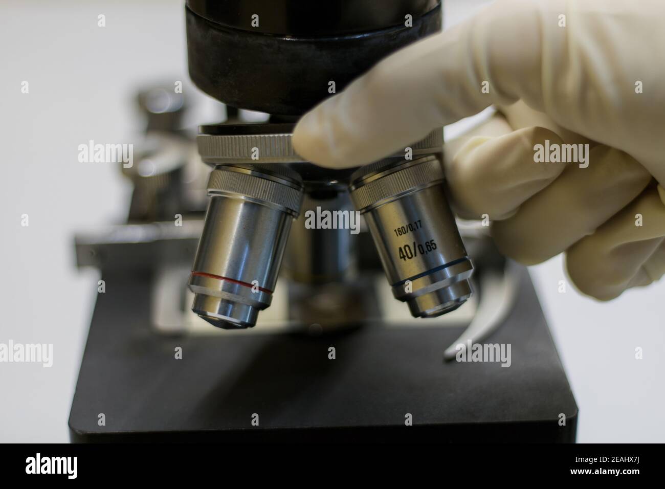 Horizontal microscope hi-res stock photography and images - Alamy