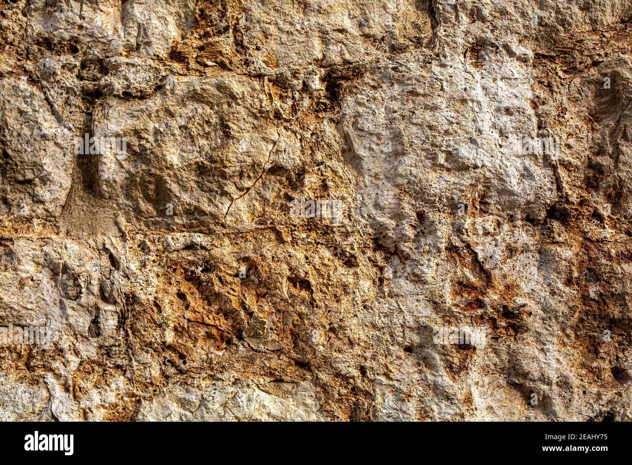 Rough stone wall hi-res stock photography and images - Alamy