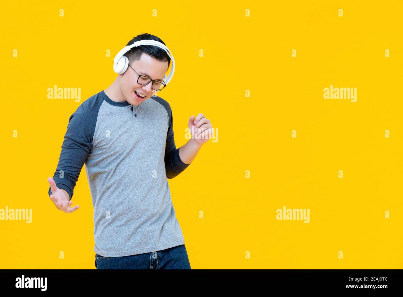 Male body movement hi-res stock photography and images - Alamy