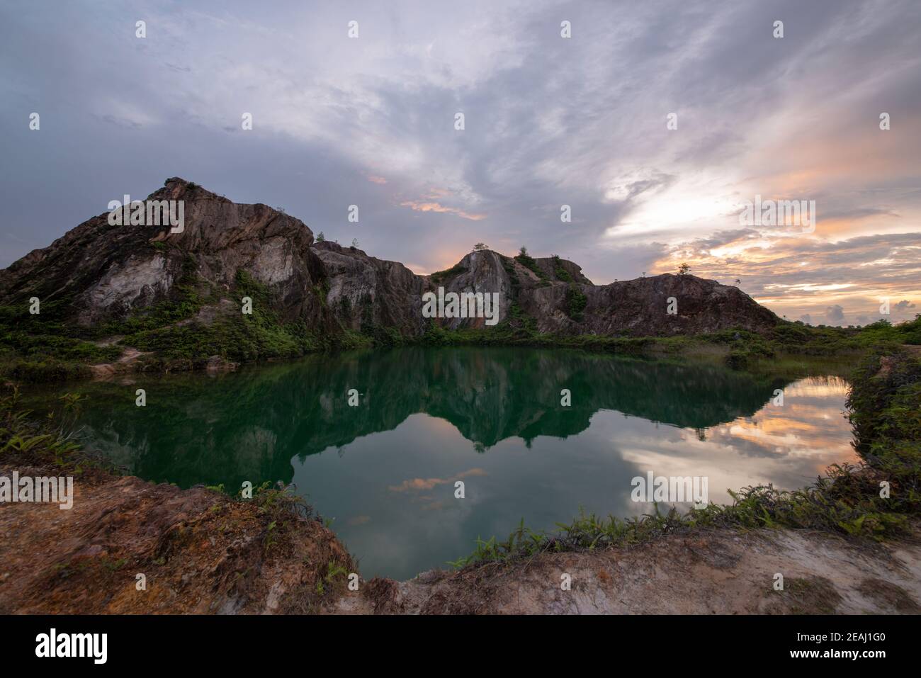 Beautiful lake with hill hi-res stock photography and images - Alamy