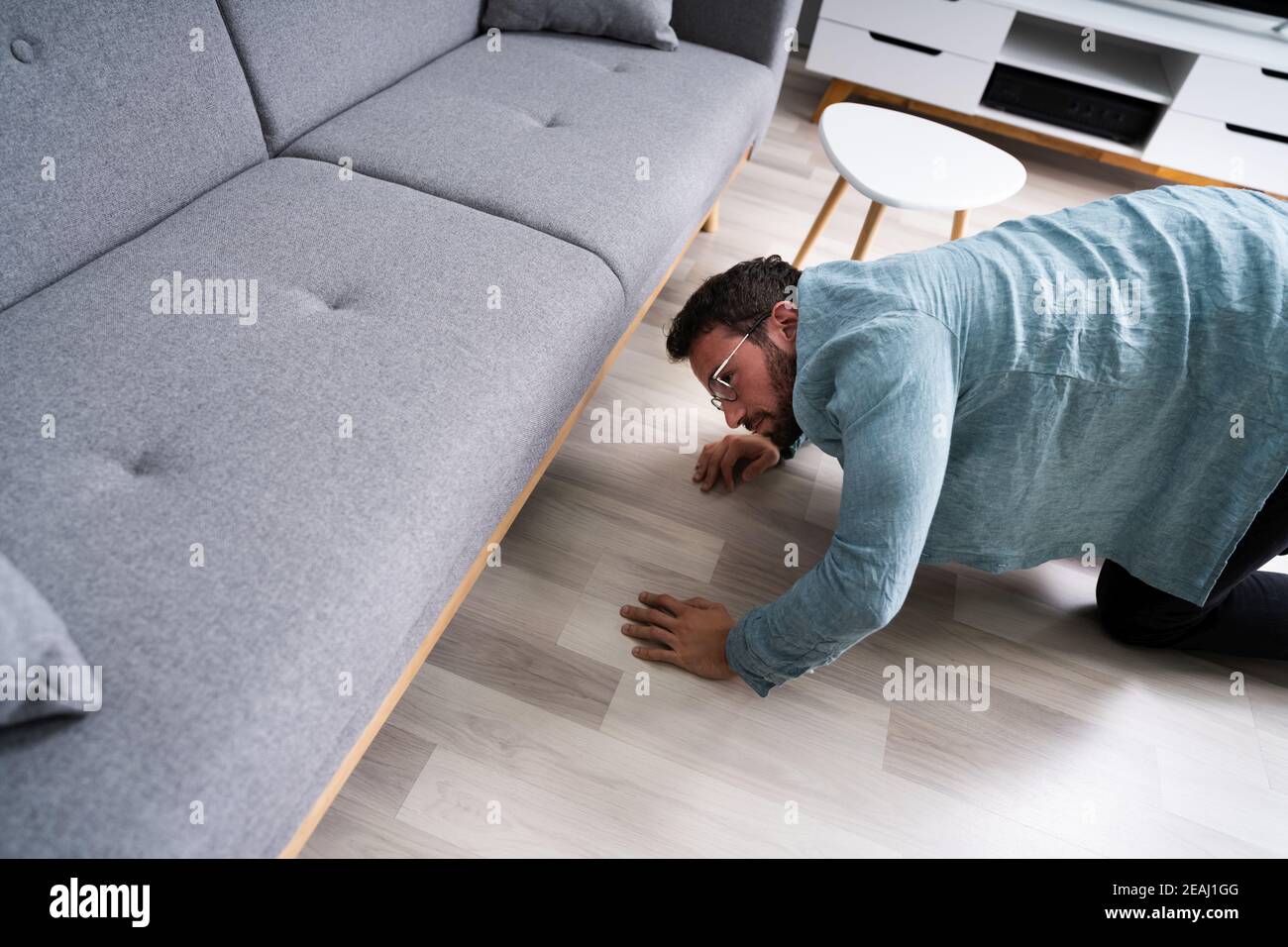 Man finding something hi-res stock photography and images - Alamy