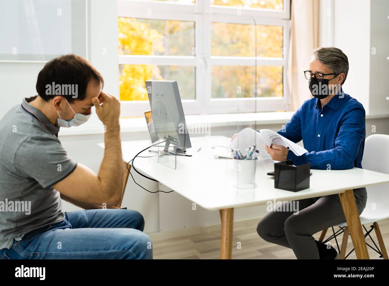 Salesman customer sad hi-res stock photography and images - Alamy