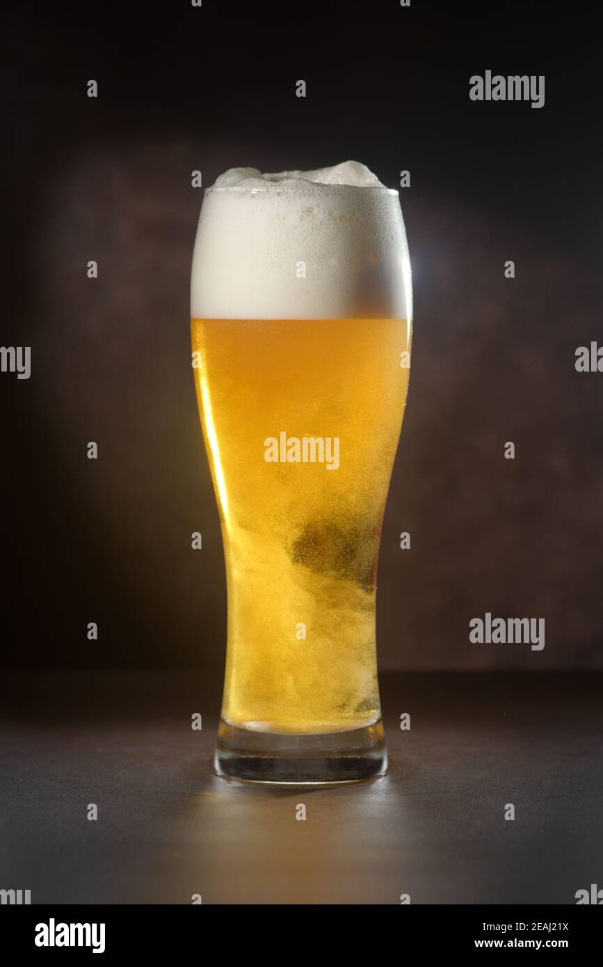 White isolated pint glass hi-res stock photography and images - Alamy