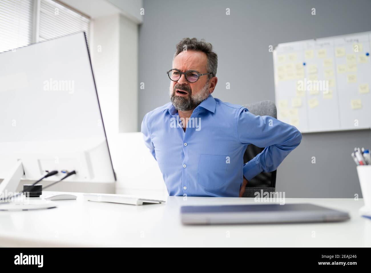 Skeleton sitting computer hi-res stock photography and images - Alamy