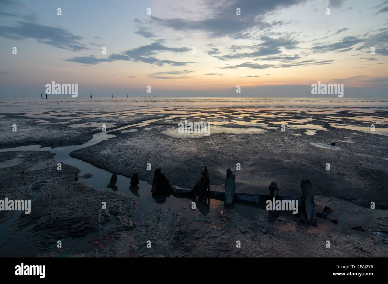 Broken ship hi-res stock photography and images - Alamy