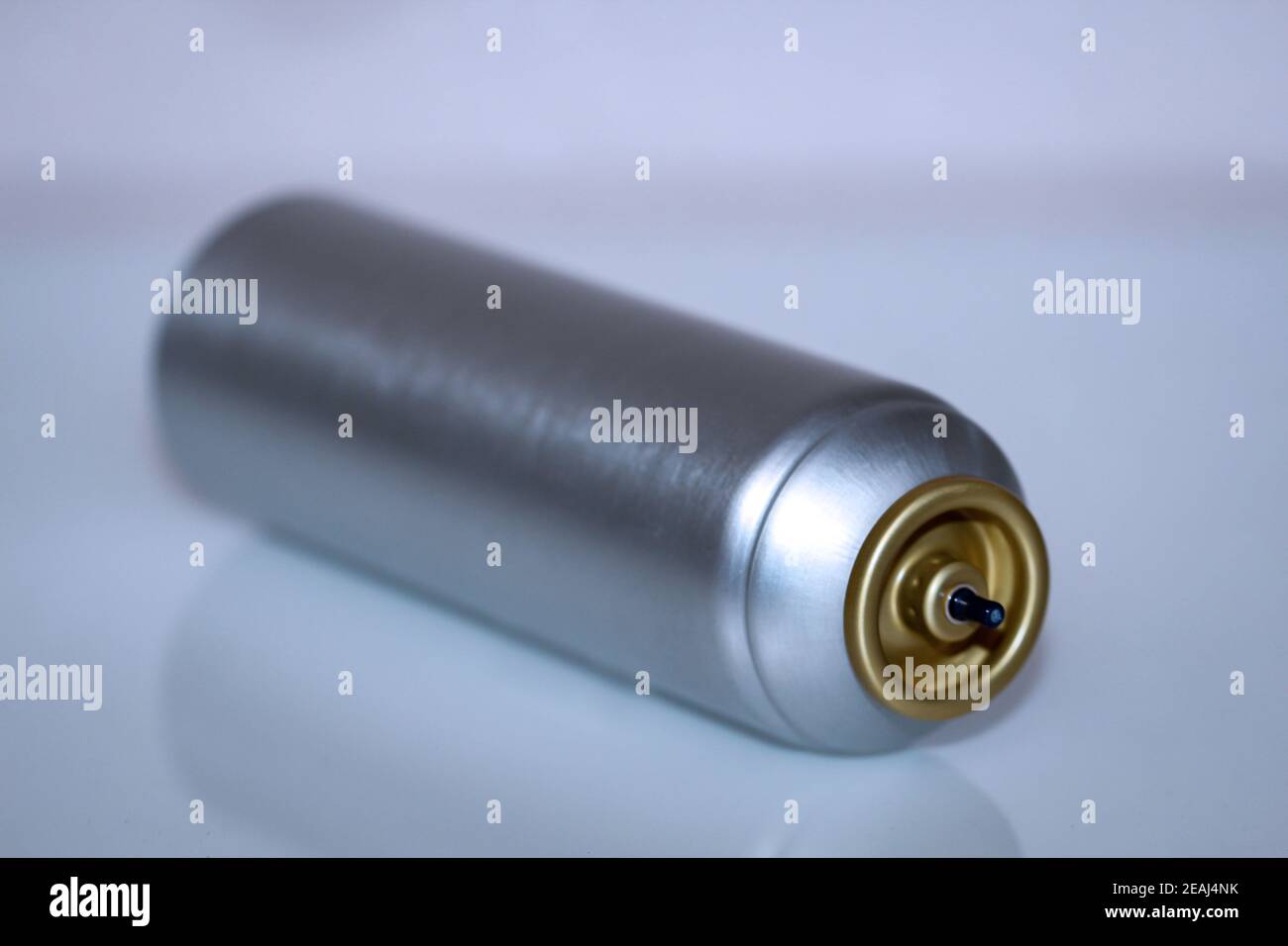 Empty spray cans hi-res stock photography and images - Alamy