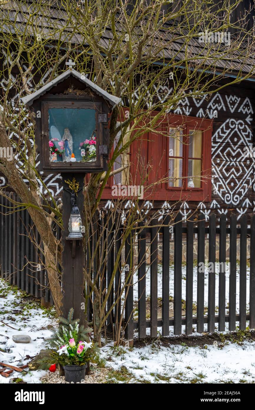 Painted folk house, UNESCO village Cicmany in Slovakia Stock Photo - Alamy