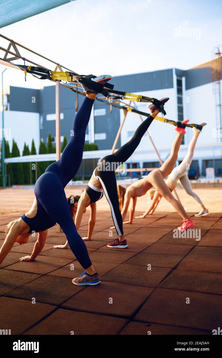 Group fitness class outside hi-res stock photography and images - Alamy