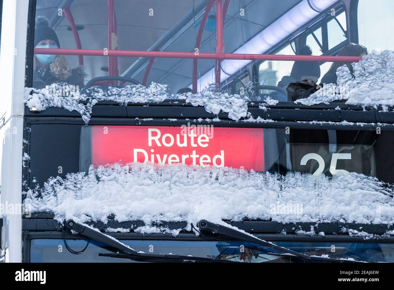 Buses in the snow hi-res stock photography and images - Alamy