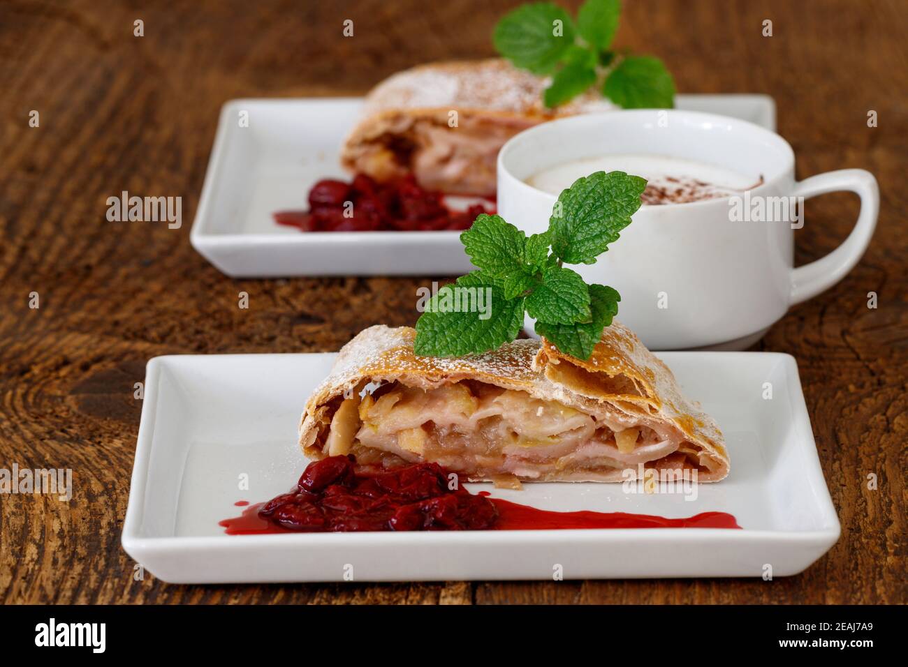 Apfelstrudel austria hi-res stock photography and images - Alamy