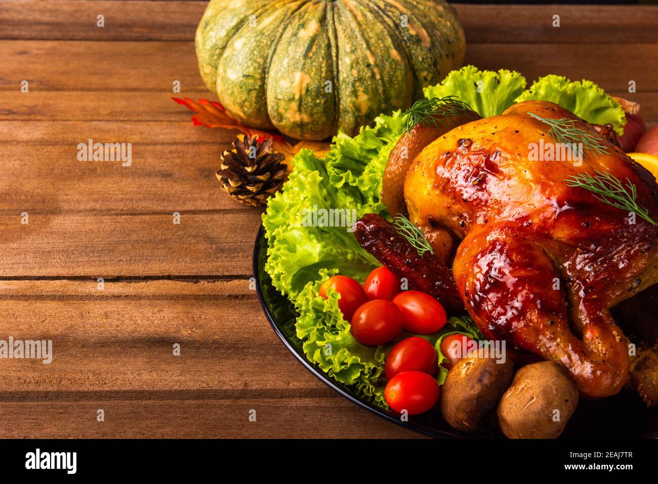 Thanksgiving baked turkey or chicken and vegetables Stock Photo - Alamy